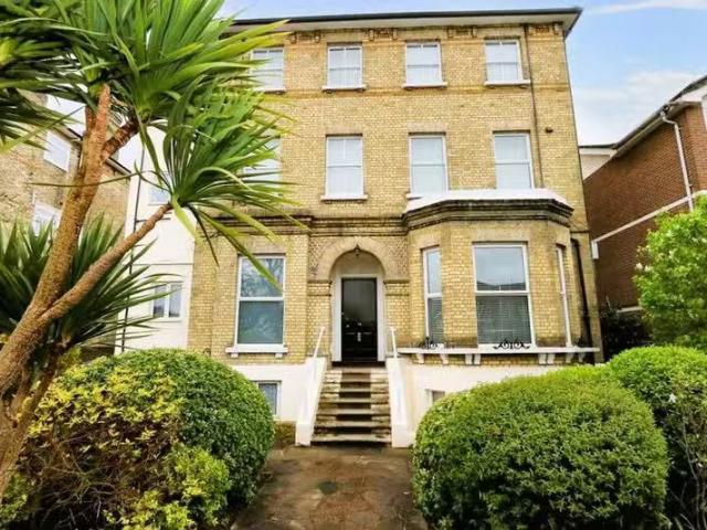 1 bedroom flat for rent in Parklands, Surbiton, KT5