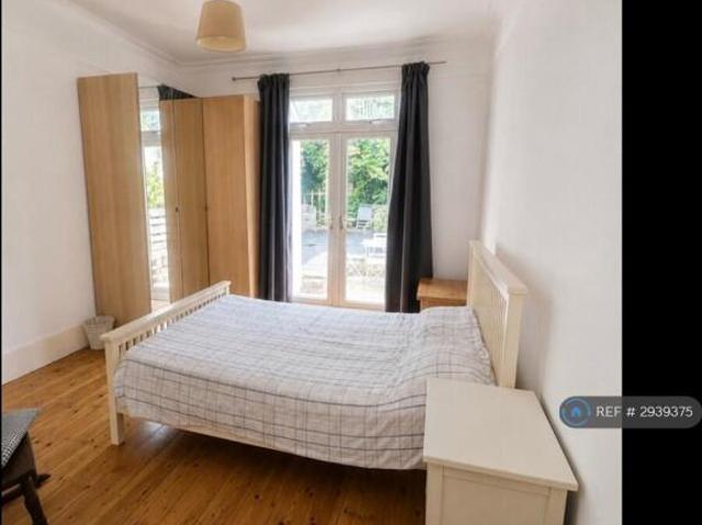 1 bedroom flat for rent in Pathfield, London, SW16