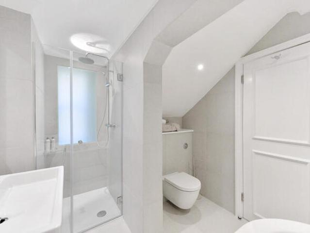1 bedroom flat for rent in Pembridge Gardens, W2