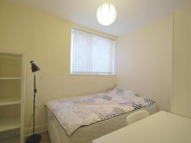 1 bedroom flat for rent in Pen Y Lan Road, Roath, CF24