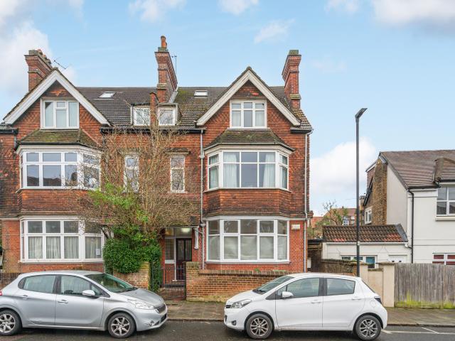 1 Bedroom Flat for Rent in Pendennis Road | Foxtons