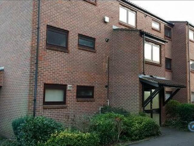 1 bedroom flat for rent in Pear Tree Court London E18