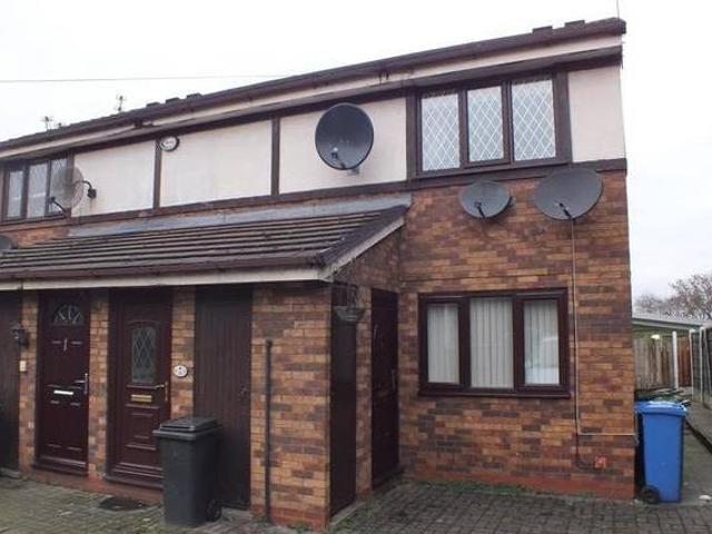 1 bedroom flat for rent in Peel Street Dukinfield SK16