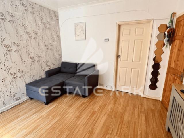 1 bedroom flat for rent in Perth Road, Plaistow, Newham, London, E13