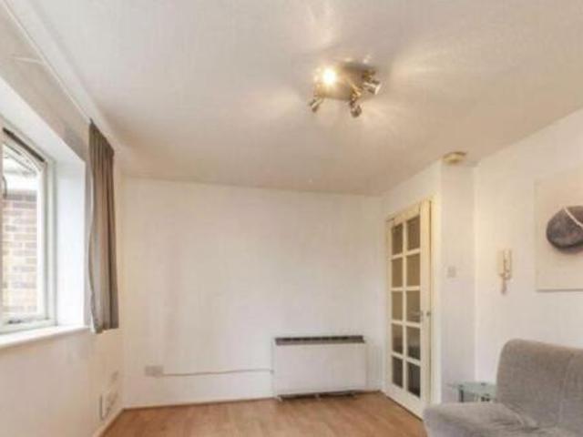 1 bedroom flat for rent in Percy Gardens, Agate House, KT4