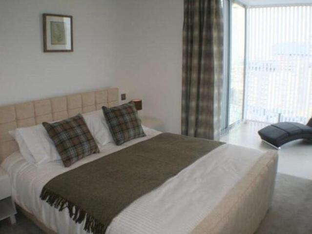 1 bedroom flat for rent in Piazza Walk, Satin House, E1