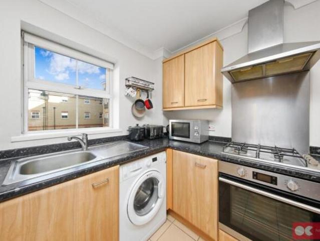 1 bedroom flat for rent in Piper Way, London, IG1