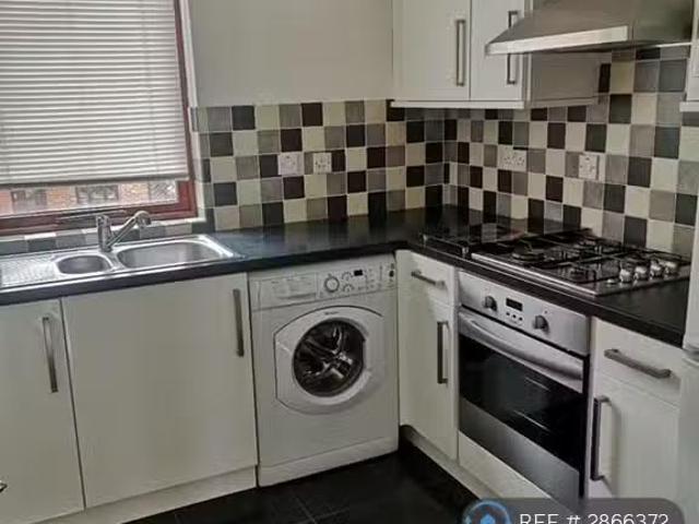 1 bedroom flat for rent in Portland Place, Epsom, KT17