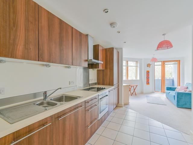 1 Bedroom Flat for Rent in Plough Road, SW11 | Foxtons