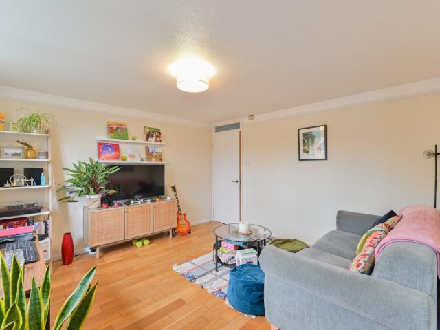 1 Bedroom Flat for Rent in Plover House, Brixton Road | Foxtons
