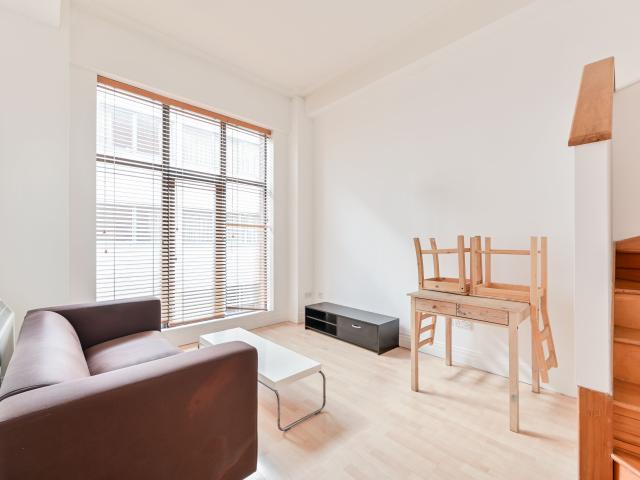 1 Bedroom Flat for Rent in Prescot Street | Foxtons