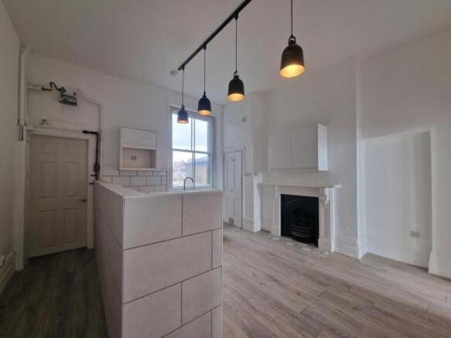 1 bedroom flat for rent in Prince of Wales Terrace, Deal, CT14