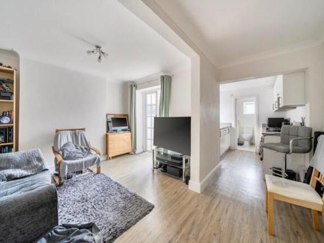 1 bedroom flat for rent in Priory Road, Chiswick, London, W4