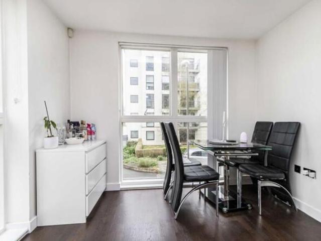 1 bedroom flat for rent in Pump House Crescent, Brentford, TW8