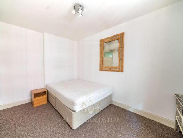 1 bedroom flat for rent in Queen Alexandra Mansion WC1H