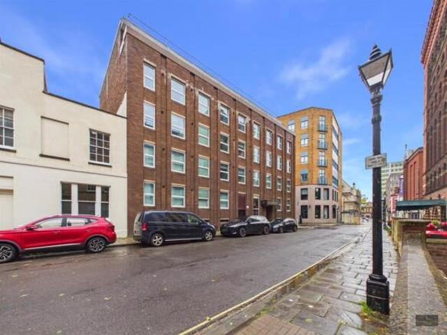 1 bedroom flat for rent in Queen Charlotte Street, BS1