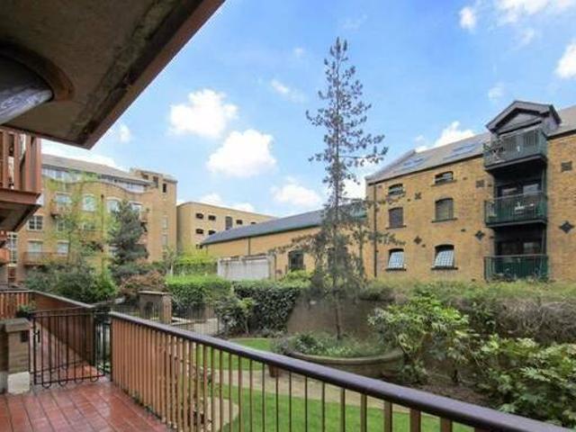 1 bedroom flat for rent in Queen Elizabeth Street London SE1