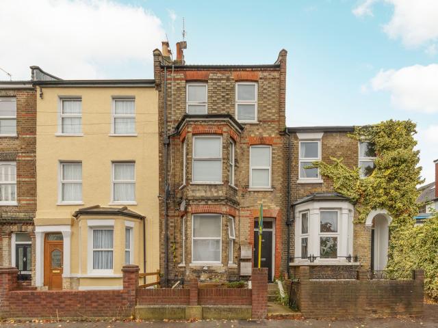 1 Bedroom Flat for Rent in Queen Mary Road | Foxtons