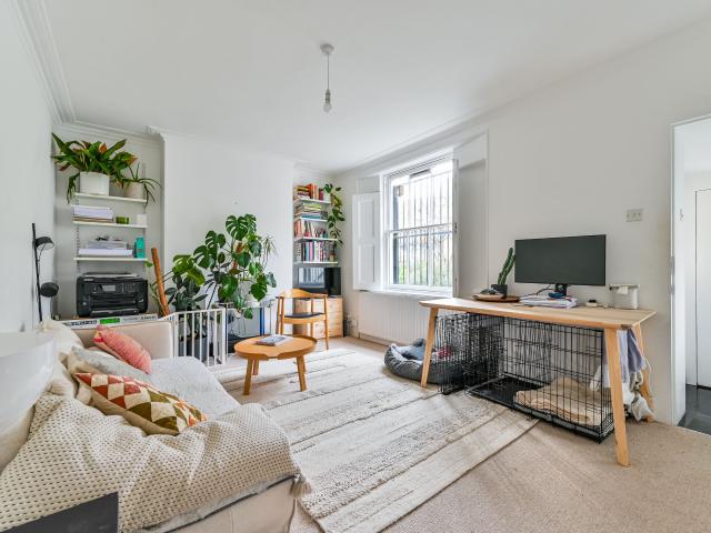 1 Bedroom Flat for Rent in Queen Margarets Grove | Foxtons