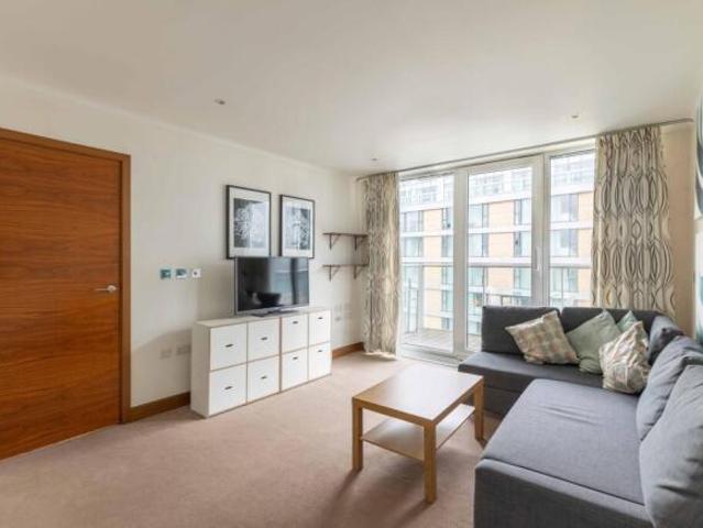 1 bedroom flat for rent in Queenstown Road, Battersea, London, SW11
