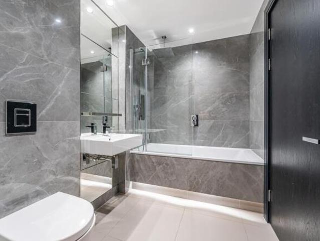 1 bedroom flat for rent in Queenstown Road London SW11
