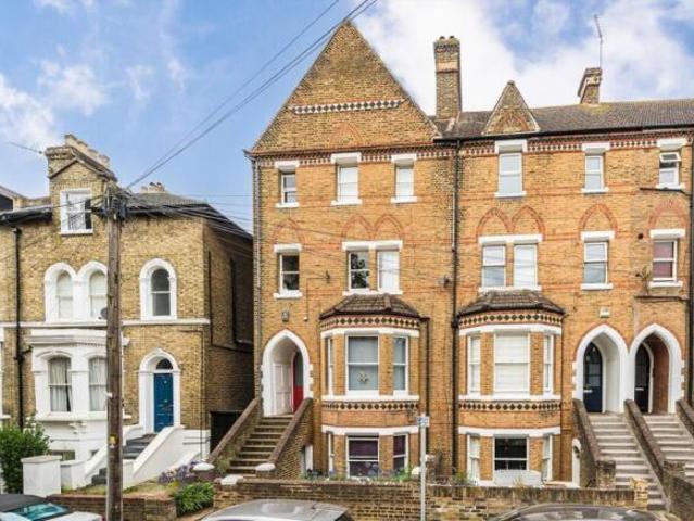 1 bedroom flat for rent in Queens Road, Twickenham, TW1