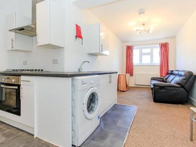 1 bedroom flat for rent in Queens Road, Watford, WD17