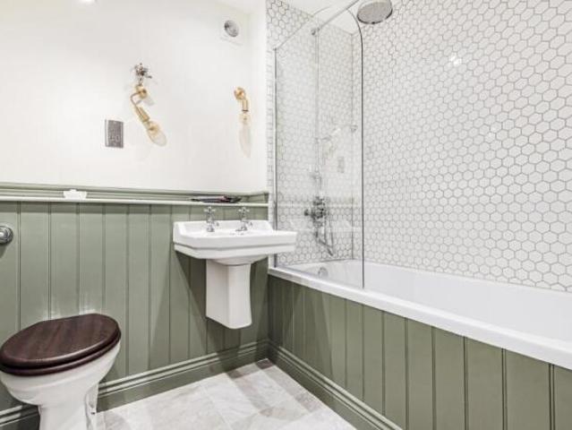 1 bedroom flat for rent in Queens Road, Wimbledon, London, SW19