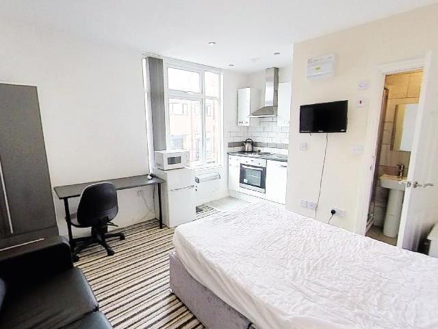 1 bedroom flat for rent in Queens Road, Leicester, LE2
