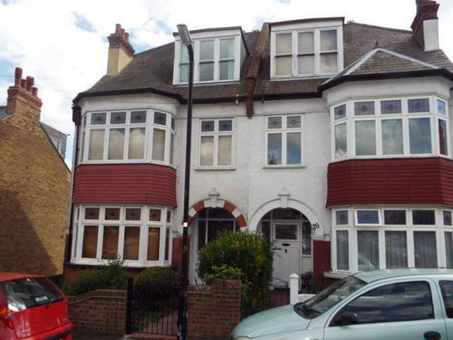 1 bedroom flat for rent in Queens Road LeighonSea SS9