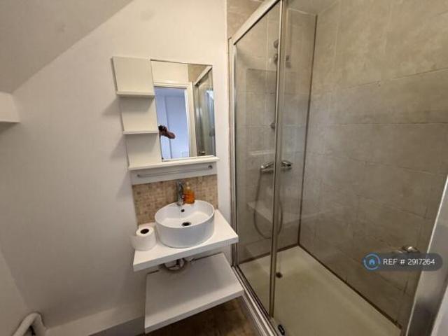 1 bedroom flat for rent in Queens Road, London, SE15