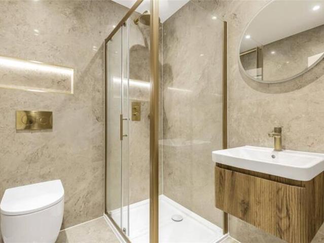 1 bedroom flat for rent in Queens Road, Richmond, TW10