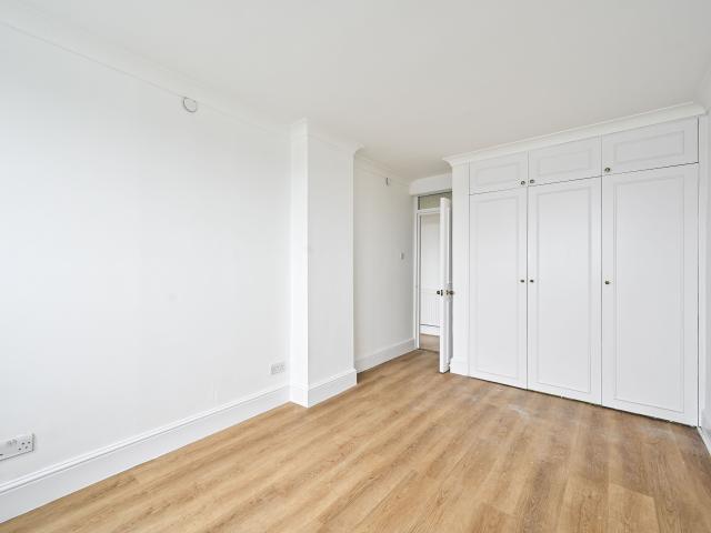 1 Bedroom Flat for Rent in Queensdale Crescent | Foxtons