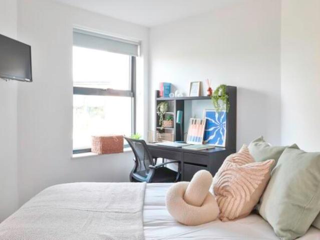 1 bedroom flat for rent in Radway House, Wellsway, Bath, Somerset, BA2