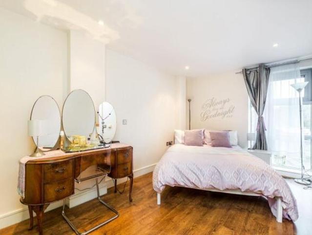 1 bedroom flat for rent in Railshead Road, Old Isleworth, TW7