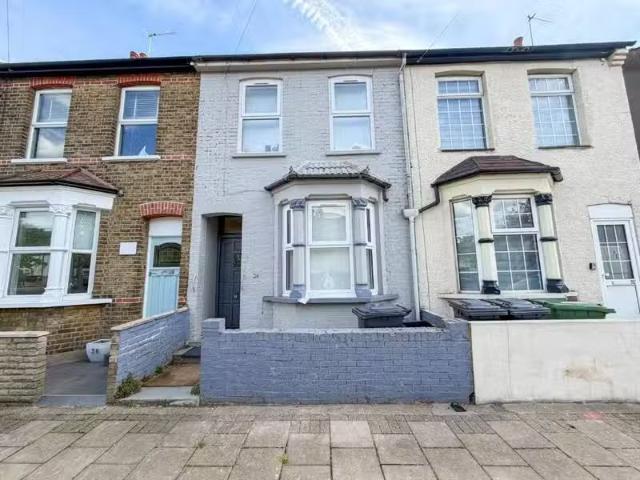 1 bedroom flat for rent in Railway Road, Waltham Cross, Hertfo.