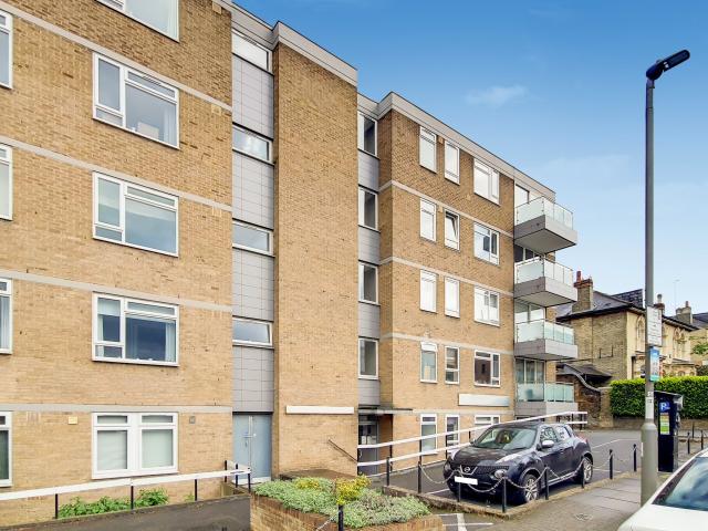 1 Bedroom Flat for Rent in Rayners Road | Foxtons
