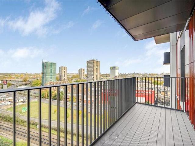 1 bedroom flat for rent in Reflection Apartments, Cascade Way, London, W12