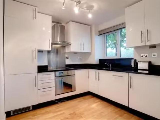 1 bedroom flat for rent in Ringwood Gardens, Canary Wharf, E14
