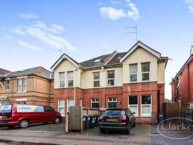 1 bedroom flat for rent in Richmond Park Road, Bournemouth, BH8