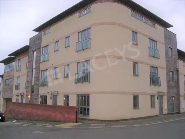 1 bedroom flat for rent in Richmond Place, Richmond Road, Yeov.