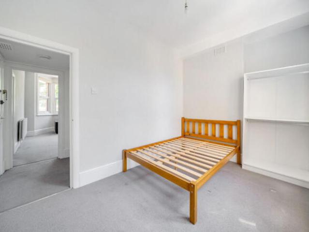 1 bedroom flat for rent in Riggindale Road, Furzedown, London, SW16