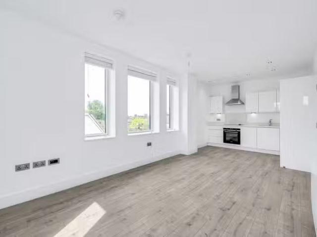1 bedroom flat for rent in River Front, Enfield, London, EN1