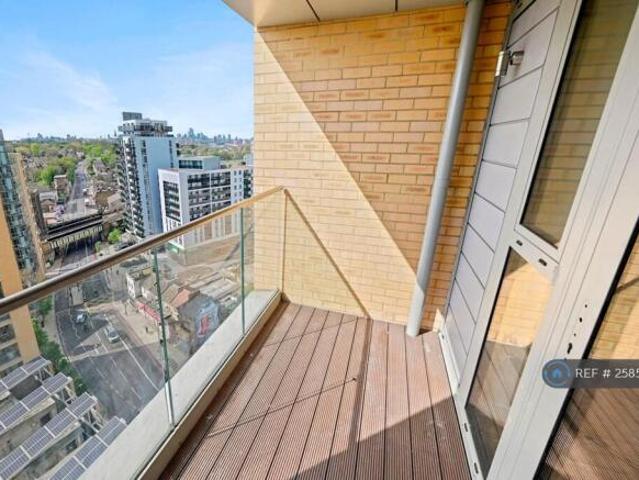 1 bedroom flat for rent in Roma Corte, London, SE13