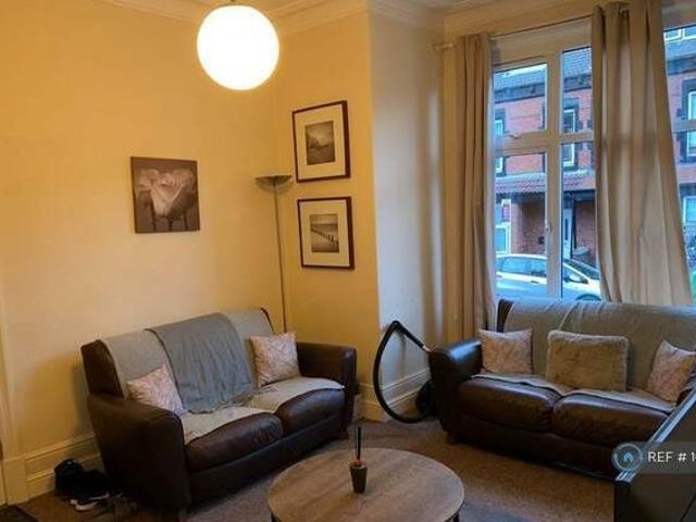 1 bedroom flat for rent in Roman Place Roundhay LS8