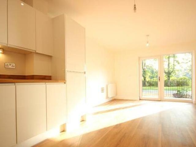 1 Bedroom Flat For Rent In Romford, London