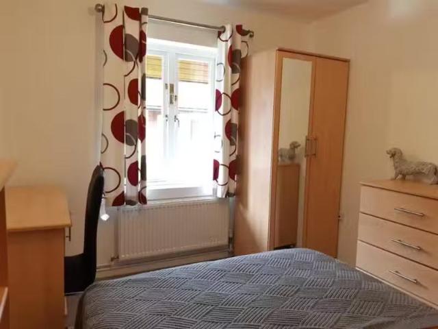 1 bedroom flat for rent in Room 1, Flat 25 The Forum, Tiverton.