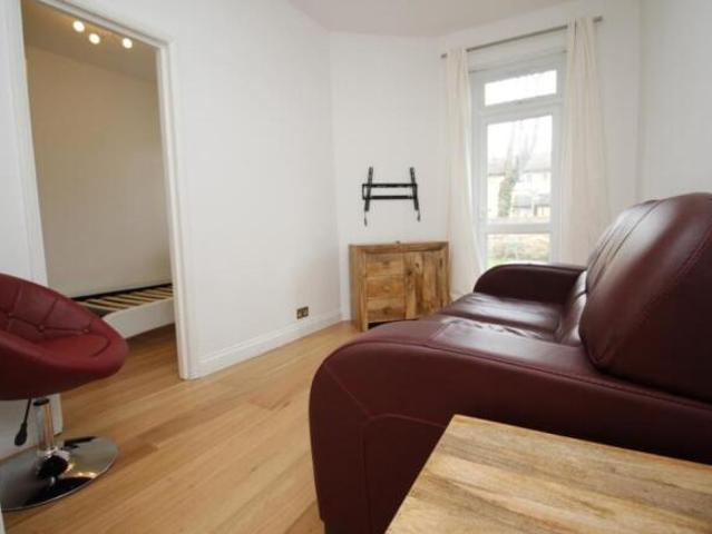 1 bedroom flat for rent in Robinson Road, Colliers Wood, London, SW17