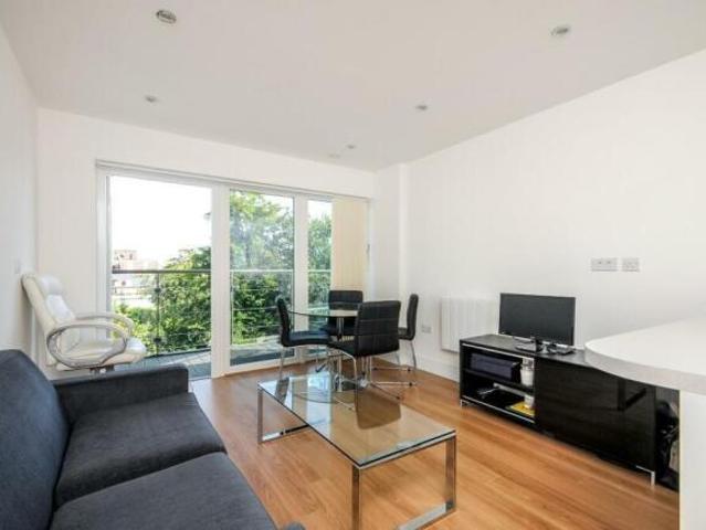 1 bedroom flat for rent in Roehampton Lane, Roehampton, SW15
