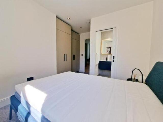1 bedroom flat for rent in Rosemont Road, London, W3